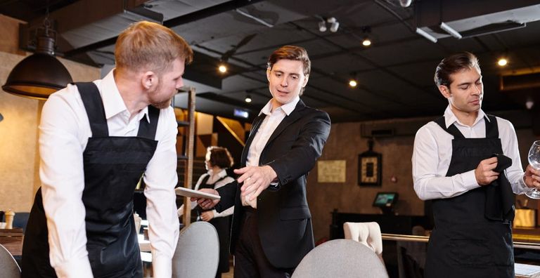 Restaurant Positions Descriptions: Full Guide 2025