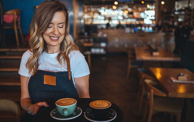 Hostess vs Waitress: Key Differences, Skills & Salaries