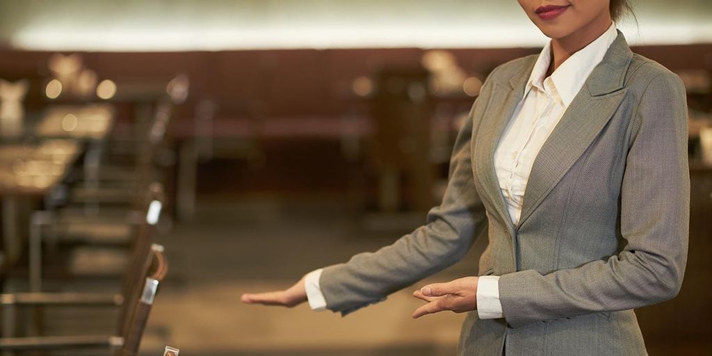 How To Be a Good Hostess at a Restaurant