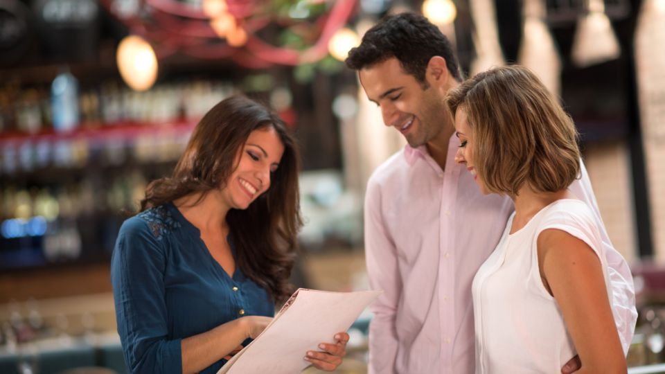 Hostess vs Waitress: Key Differences, Skills & Salaries