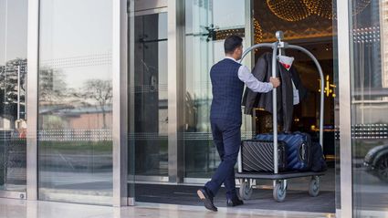 Pros and Cons of Being a Bellhop - OysterLink