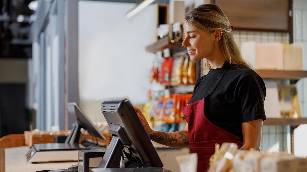 Pros and Cons of Being a Cashier - OysterLink