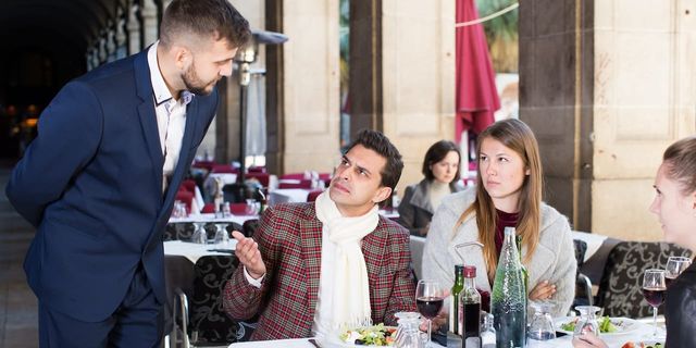 How To Handle Customer Complaints in a Restaurant (+ Examples)