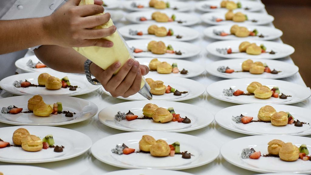 Banquet Chef: Pros, Cons, Salary & Career Guide