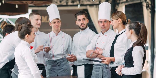 How to Be a Good Kitchen Manager & Run the Smoothest Kitchen