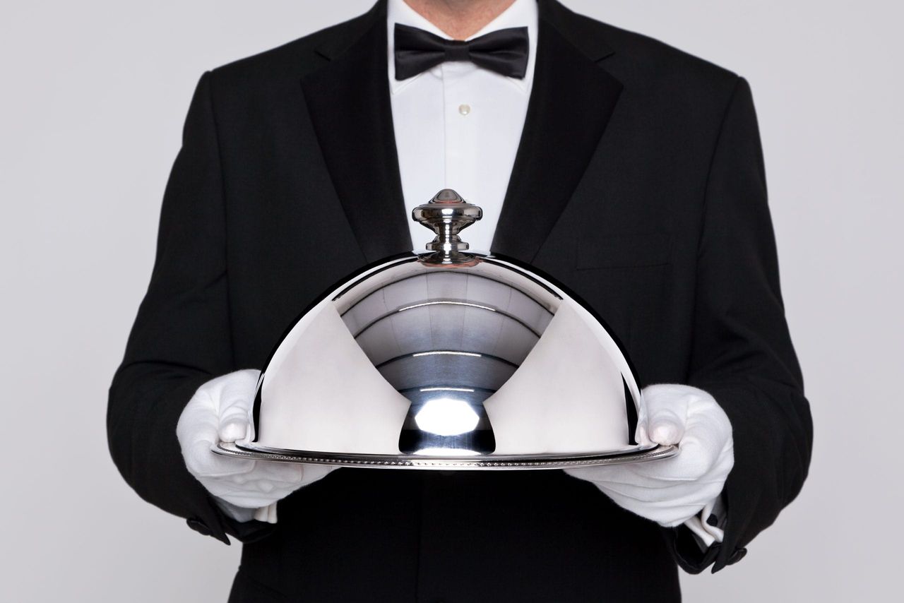 Different Types Of Waiters: From Fine-Dining to Bars and Cafes